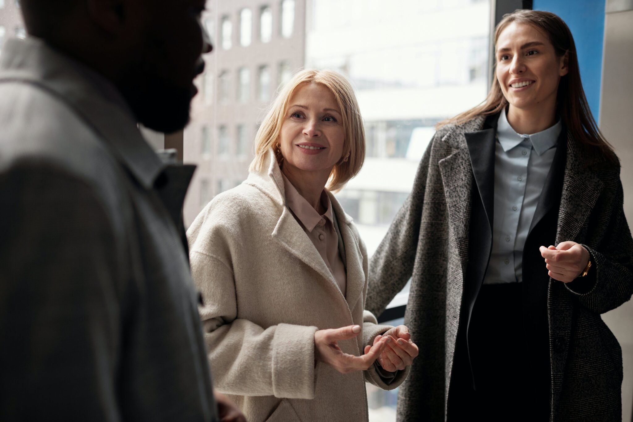 40 Ways to Praise Someone Professionally